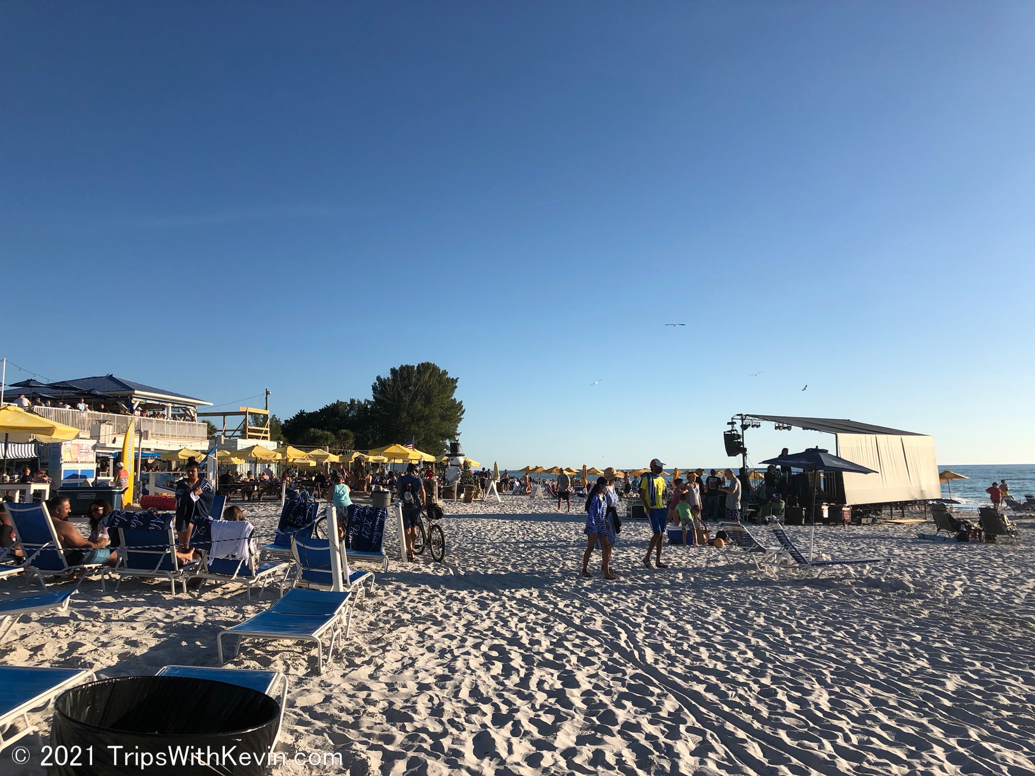 Caddys-On-The-Beach-11.jpg